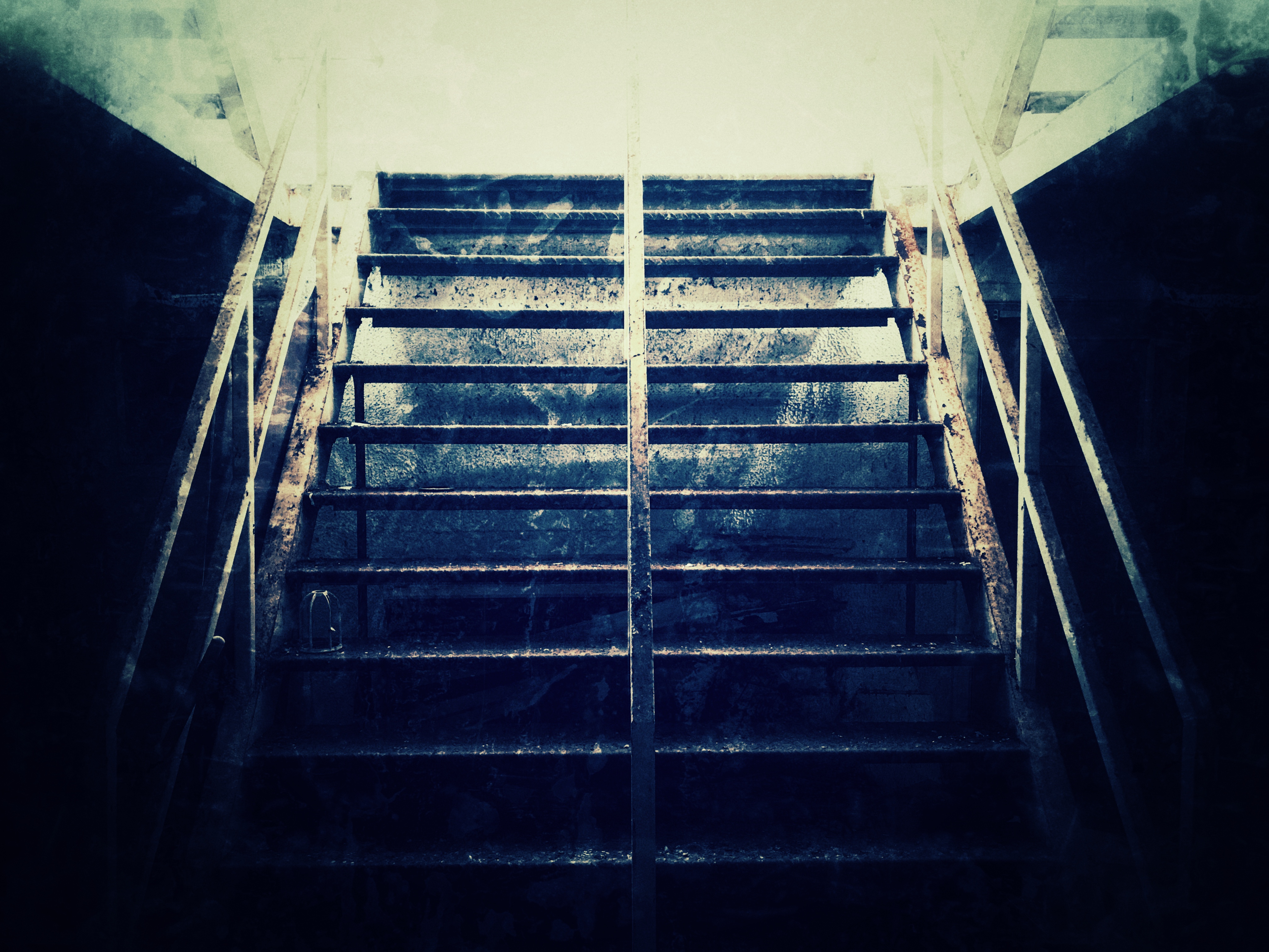 Zombie-Ship-Experience-Holywell-Stairs - Zombie Experiences